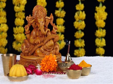 गणपति बप्पा मोरया के जयकारों से गूंज उठा शहर घर घर में बिराजे प्रथम