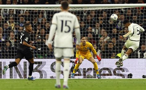Real Madrid vence al Napoli y continúa con paso perfecto en Champions