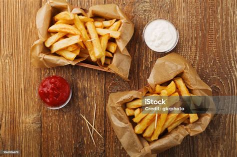 벨기에 감자 튀김 봉사 종이 상자를 제공 합니다 또는 복 각 없이 감자 요리에 대한 스톡 사진 및 기타 이미지 감자 요리 감자 칩 그릇 Istock