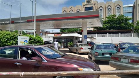 Abuja Residents Motorists Lament As Nnpc Speaks On Fuel Scarcity