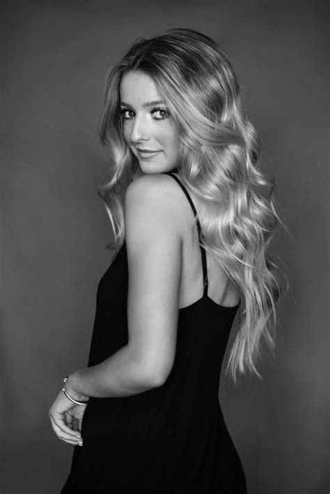 Model Indoor Photoshoot Ideas Female