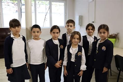 კერძო სკოლა „ჰელიოსის“ მოსწავლეები უცხოურ ენებს სახალისო აქტივობებით სწავლობენ ეტალონი