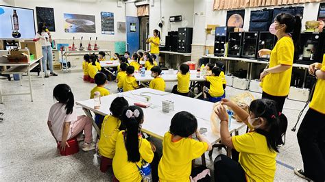 基隆市武崙非營利幼兒園 那天～～ 我們到武崙國中觀察生物 ️ 謝謝武崙國中資優班的葉老師和哥哥姊姊