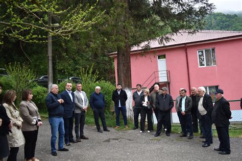 ხელვაჩაურის მერის მოადგილე და აჭარის კულტურის მინისტრი სოფელ კირნათის