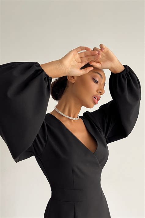 Сукня міні з обємним рукавом чорна The Lace