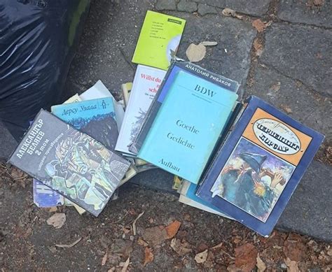 Все по-често срещам книги в боклуците | Lentata