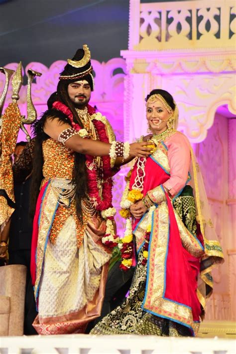 Pandit Pradeep Mishra Katha शिव को अर्पित जल सभी समस्या का हल पंडित