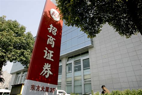 信托 老兵”、中航产融原董事长姚江涛被查，老部下一同落马