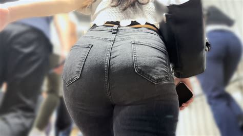 歩行記録 デカケツをジーンズに詰め込んで振り乱す女性 尻枕