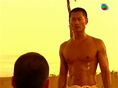 《大叔的愛》58歲黃德斌熟男西裝look極搶眼｜回顧黃德斌的型佬時尚造型