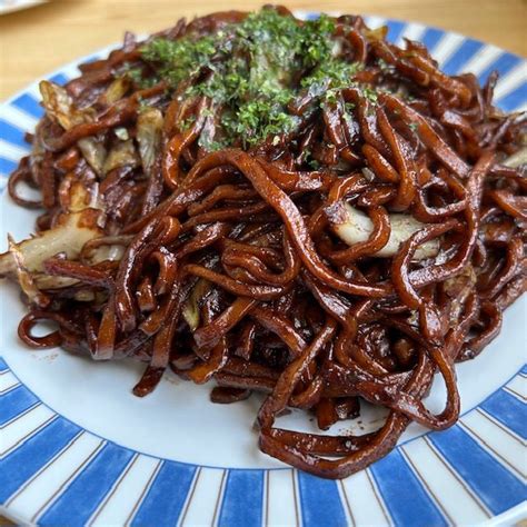 黒い焼きそばって知っている 岩崎屋 太田市 地球の歩き方