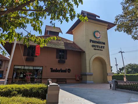 泰國清邁蘭納星巴克絕美！獨特蘭納王朝風格景點就在kad Farang Village購物中心，難怪很多網美都來拍！ 依娃旅行小確幸
