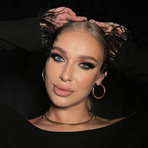 МОДЕЛЬ ЯРОСЛАВЛЬ МОСКВА Astimodel • Threads Say More