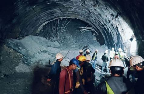 ဥမင်လှိုဏ်ခေါင်းအတွင်း ပိတ်မိနေသော အလုပ်သမားများကို ကယ်ဆယ်ရန်အတွက် တွင