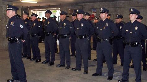 Picture Of Police Officer In Uniform