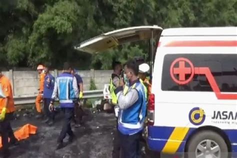 Kecelakaan Di Tol Cikampek Renggut 12 Nyawa Berikut Kronologinya