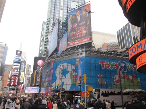 Toys ‘r Us Leaving Flagship Times Square Location Commercial Observer