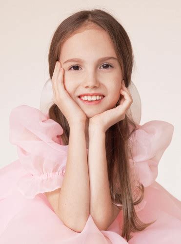 Discover Karolinas Unique Portfolio On Mmg Talent