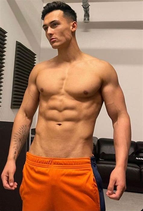 Pin By William On Shirtless Hunks Shirtless Hunks Shirtless Sportswear