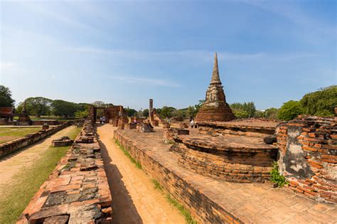태국에 있는 아유타야 역사 공원의 사원을 방문 하는 사람들 Unesco 조직된 단체에 대한 스톡 사진 및 기타 이미지