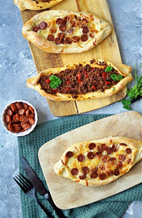 Rezeptidee Pide Schiffchen aus Hefeteig mit Käse oder Hack gefüllt Apéro