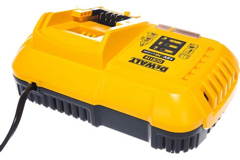 Универсальное зарядное устройство (18-54 В) DEWALT DCB118 - выгодная ...