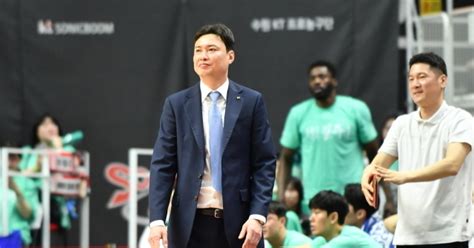 어려운 경기 값진 승리해 기분 좋다짜릿한 역전승으로 챔프전 동률 맞춘 송영진 감독의 미소 Md수원