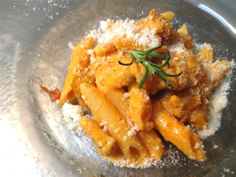 自家製サルシッチャと南瓜のトマトクリームソースのペンネ Zucca Da Vino