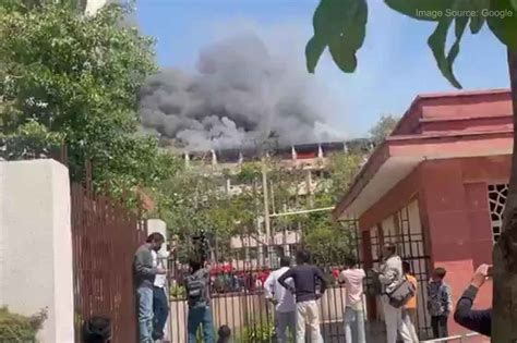 Huge Fire Broke Out In Mantralaya Building In Bhopal Many Fire Tenders