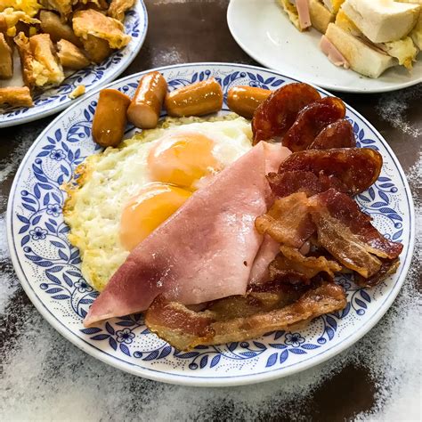 ร้านอาหารเช้าที่คนล้นร้านทุกวัน 🥓🍳 แกลเลอรีที่โพสต์โดย Foodie Girl