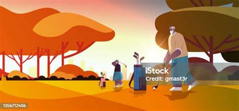 녹색 골프 코스에서 골프를 치는 노인 은 활동적인 노년기 촬영 아프리카 계 미국인 선수 골프에 대한 스톡 벡터 아트 및 기타 이미지 골프 커플 골프 선수 Istock