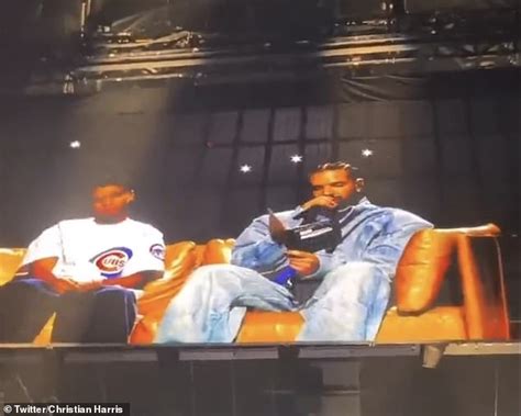Drake Fans Are Amazed As Rapper Performs With A Live Hologram Of His Younger Self Daily Mail