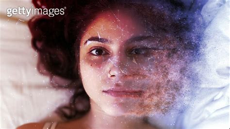 Magical Disintegrating Face Without Makeup 이미지 969187798 게티이미지뱅크