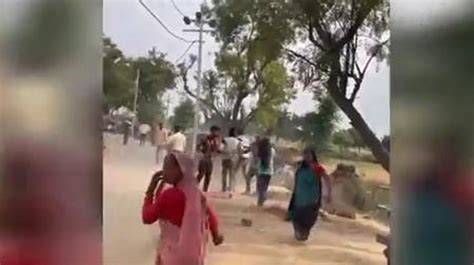 मैनपुरी मंदिर के विवाद में दो पक्षों में हुआ ख़ूनी संघर्ष वीडियो