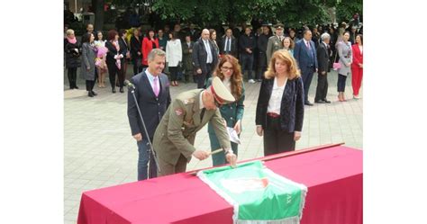 Илияна Йотова присъства на освещаването на знамето на ученически гвардейски отряд в Пазарджик