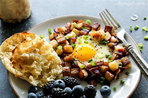Skillet Fried Potato Hash With Bacon And Eggs Easy Breakfast Idea