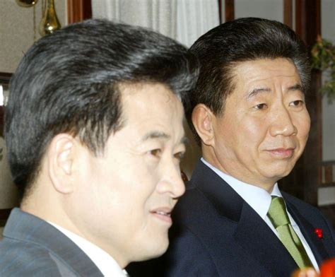 노무현사료관 열린우리당 지도부와 만찬을 갖는 노무현 대통령 노무현사료관 열린우리당 지도부와 만찬을 갖는 노무현 대통령