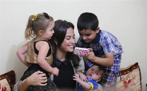 Hend Sabry Is Asking Everyone To Use The Uns Wfp Share The Meal App