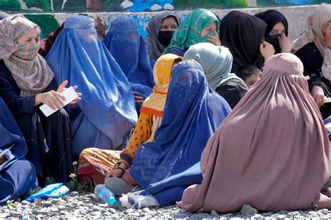 Afghanistans Taliban Order Women To Wear Burqa In Public