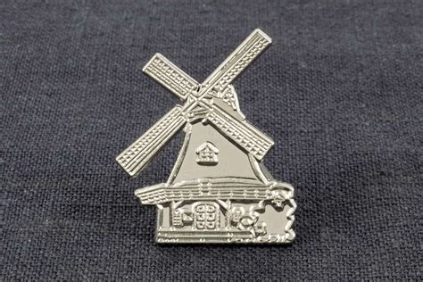 Pin Geprägtes Relief "Mühle" - pins.eu
