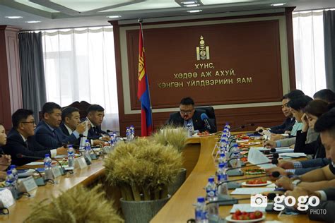 Албан хаагчид нь ажлын байранд согтуурсан тул ХААДС ийн захирал Н