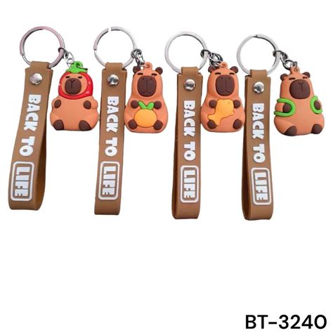 Брелок мультяшки капібара зі стрічкою — ціна 38 грн у каталозі Брелоки Купити товари для дому
