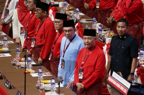 After 25 Years Anwar Returns To Umno General Assembly