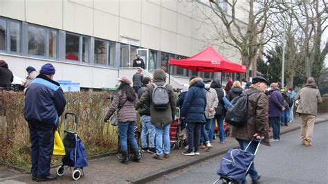 Tafel Arbeitet Am Limit