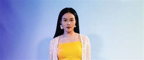 Yura Yunita Hapus Makeup Saat Manggung Tak Malu Pamer Bekas Jerawat