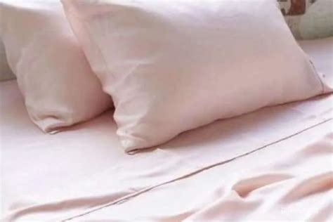 Ini Cara Mengembalikan Bantal Yang Kempes Kembali Mengembang