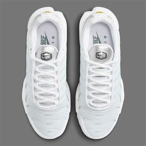 Nike Air Max Plus Whitemetallic Silver Fv0952 100