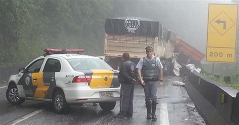 G1 Acidente Entre Três Carretas Deixa Descida Pela Anchieta
