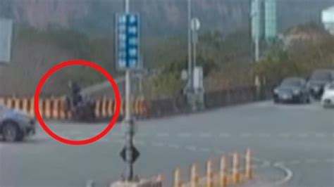 閨蜜合購車誰開喬不攏 各自男友出面喬爆衝突 東森最即時最快速新聞