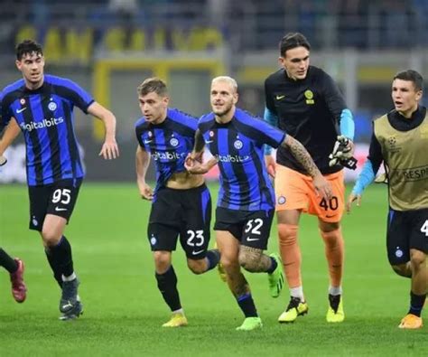 Notícias Inter de Milão vence Barcelona que se complica no Grupo C da Liga dos Campeões